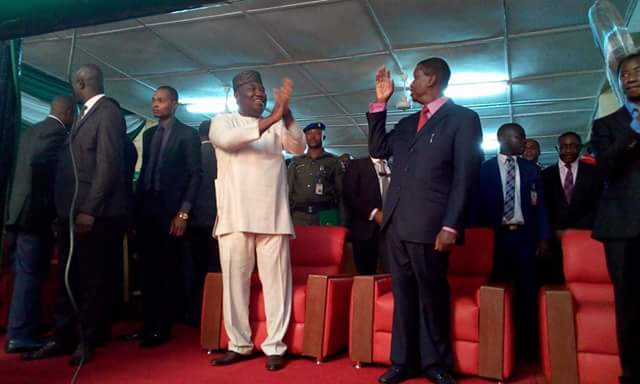 Pastor Adeboye Wearing Convocation Gown In UNN (Photos) - Kingdomboiz